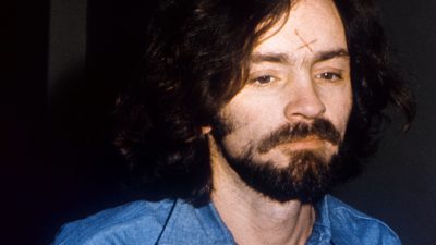 Quem é Charles Manson? Conheça a vida e história desse controverso ...