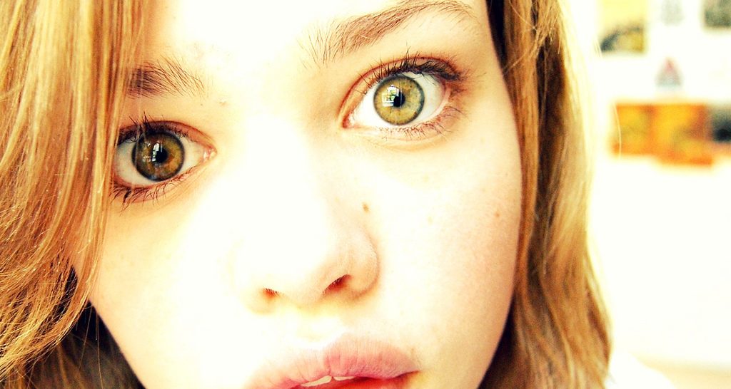 O que acontece se você olhar para os olhos de uma pessoa por 10 minutos ...