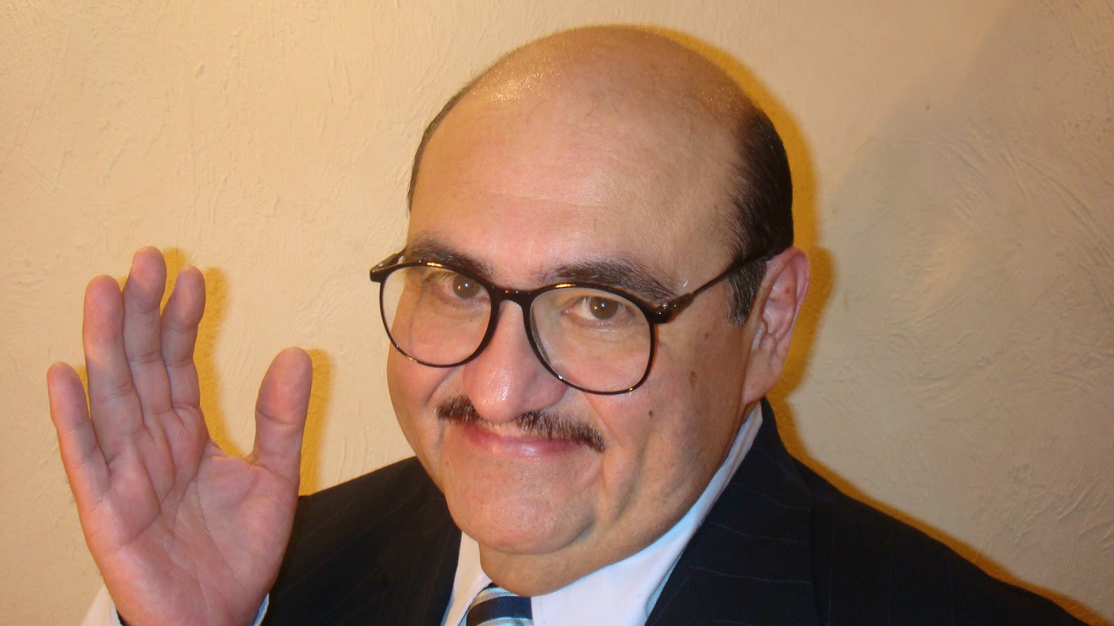 11 curiosidades de Chaves para matar a saudade do Professor Girafales ...