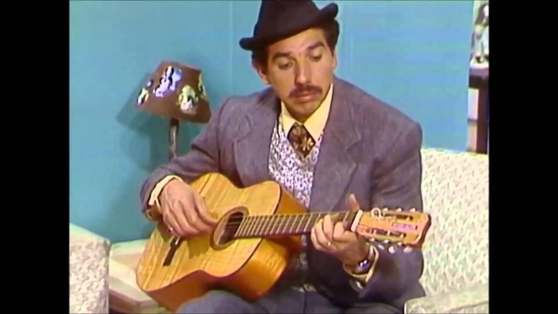 11 curiosidades de Chaves para matar a saudade do Professor Girafales ...