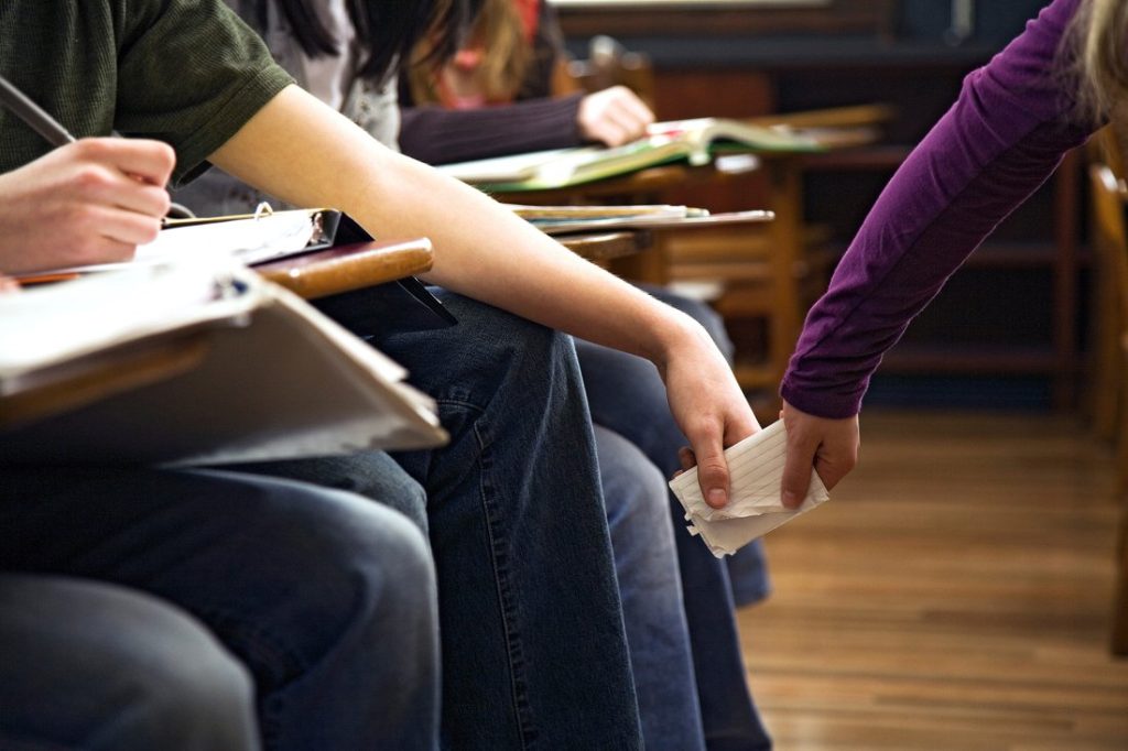 8 situações constrangedoras que todo mundo já passou na escola • DOL