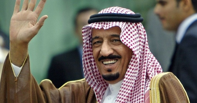 Rei da Arábia Saudita faz algo incrível ao subir no trono pela primeira vez