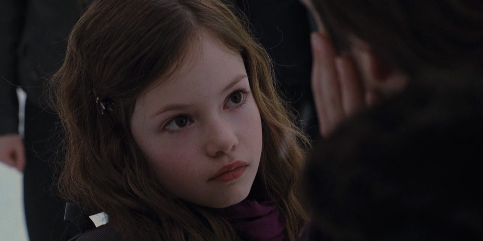 Como está a atriz que interpretou Renesmee, 5 anos depois do fim da ...