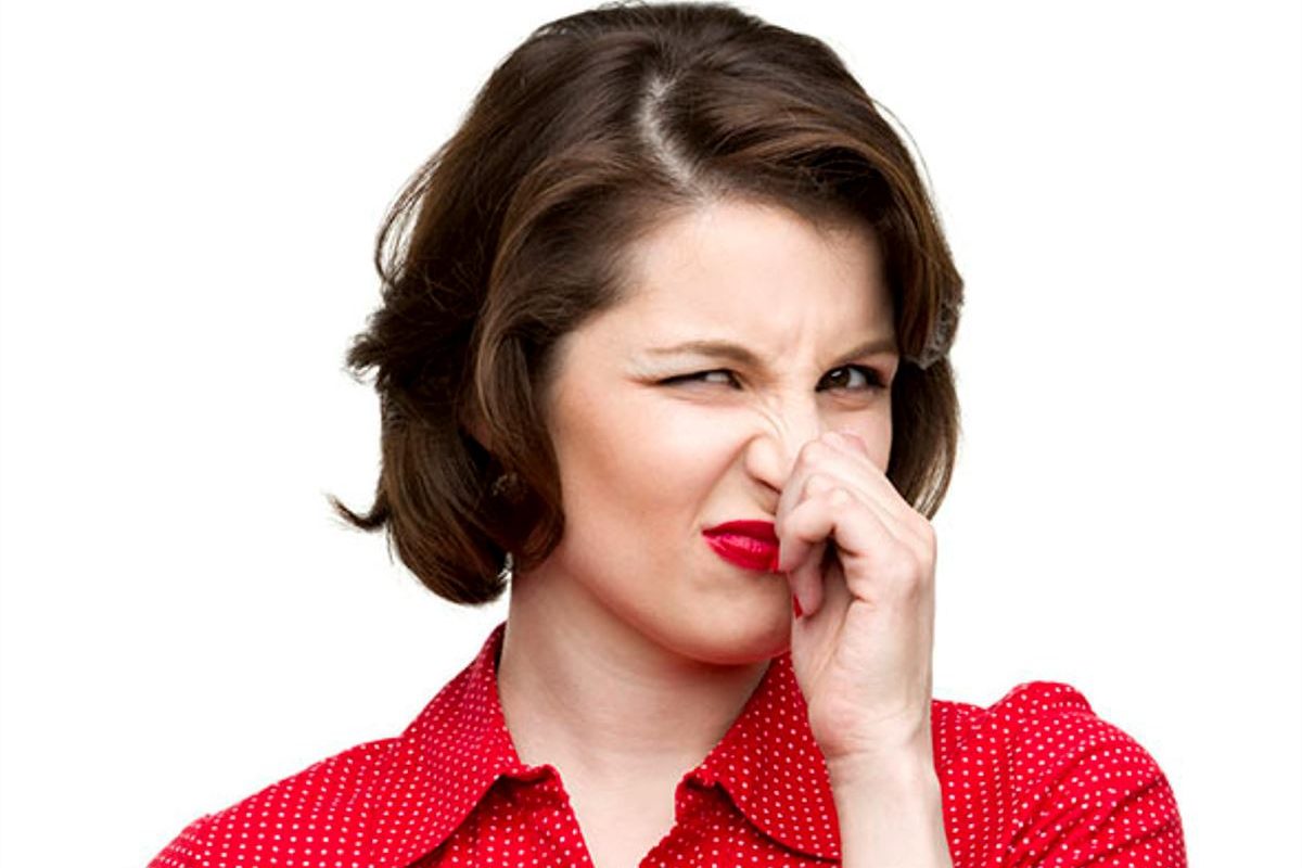7 coisas que surpreendentemente podem te fazer cheirar mal – Fatos ...