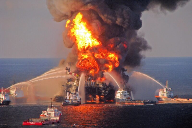 Explosão de Deepwater Horizon, o acidente que criou no mar um deserto abissal – Fatos Desconhecidos