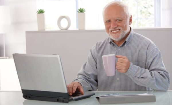 Quem é e o que aconteceu com o homem do meme ''rindo de nervoso ...