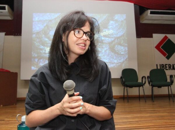 Conheça a história da mulher que adiciona uma cientista por dia na ...
