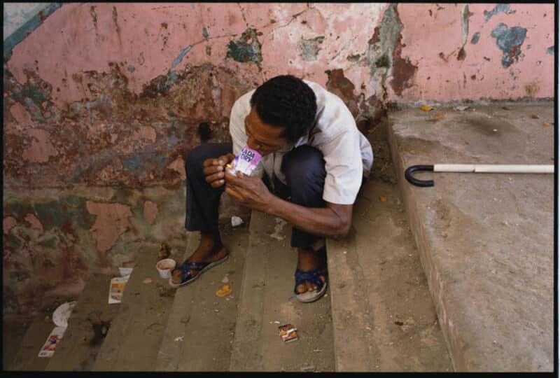 Fotos angustiantes revelam a epidemia de crack que devastou os EUA ...