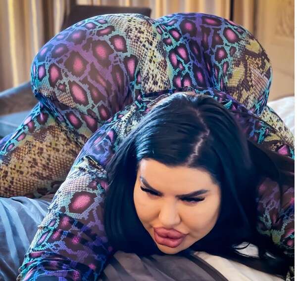 Essa influencer diz que será dona do ''maior bumbum do mundo'' Essa influencer diz que será dona do ''maior bumbum do mundo''