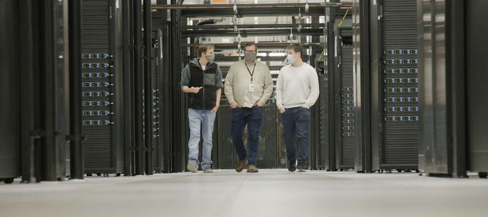 Conheça o supercomputador com potência de 100 mil PCs da Meta (ex ...