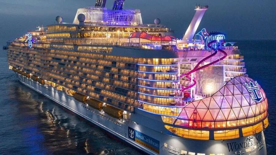 Maior navio do mundo zarpou na Flórida pela primeira vez