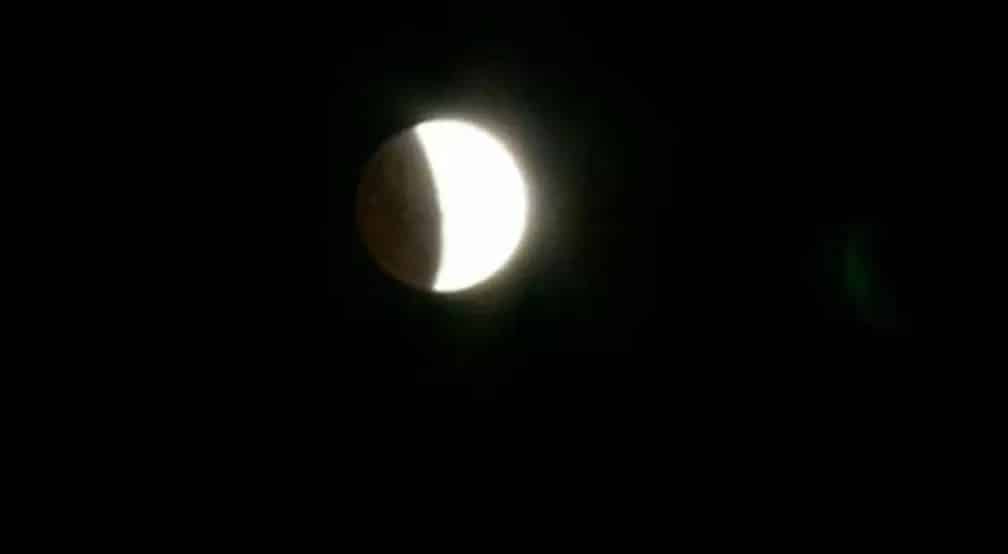 Veja fotos do eclipse total da lua pelo mundo