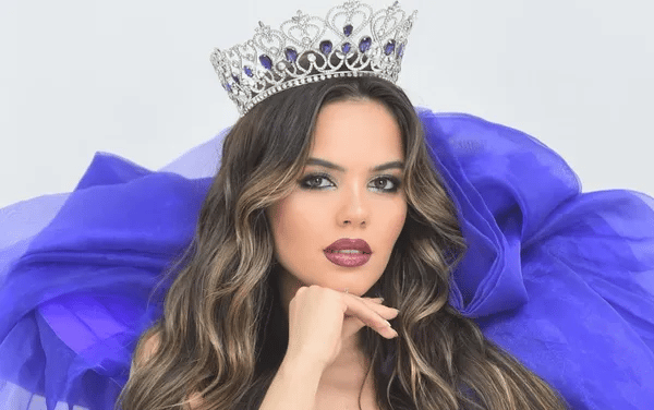 Apresentador erra ao colocar faixa de miss em candidata que não venceu ...