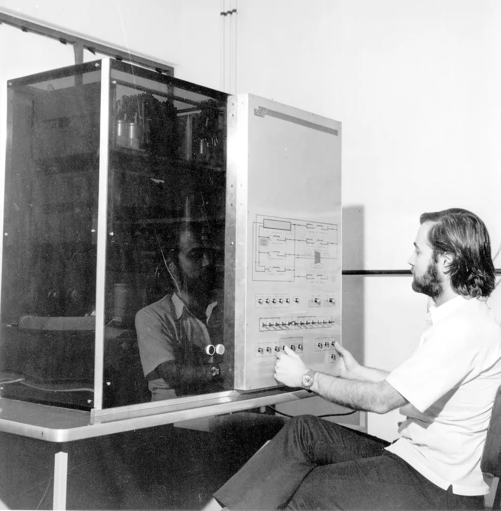 Como funcionava o primeiro computador brasileiro criado há 50 anos