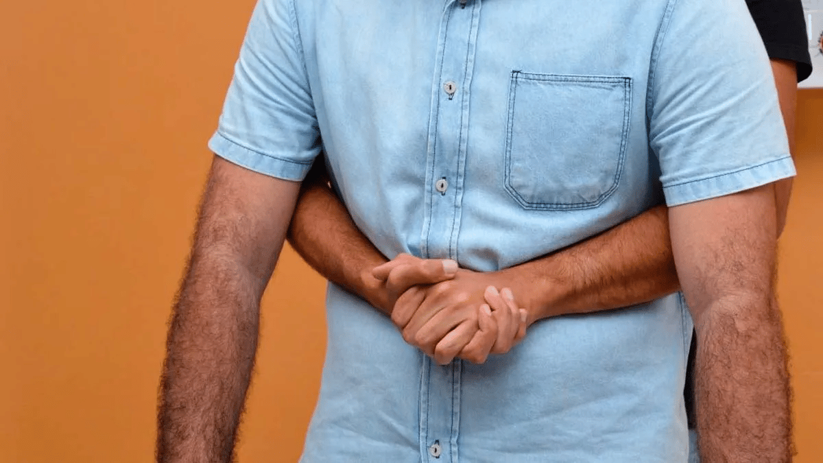 Policiais fazem manobra de Heimlich e conseguem salvar bebê engasgado ...