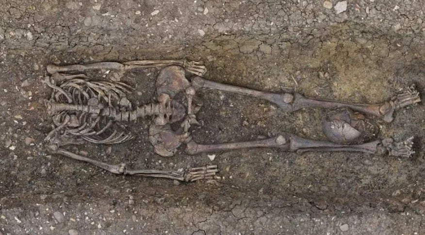 Igreja medieval abriga mais de 4 mil esqueletos em cripta – Fatos ...