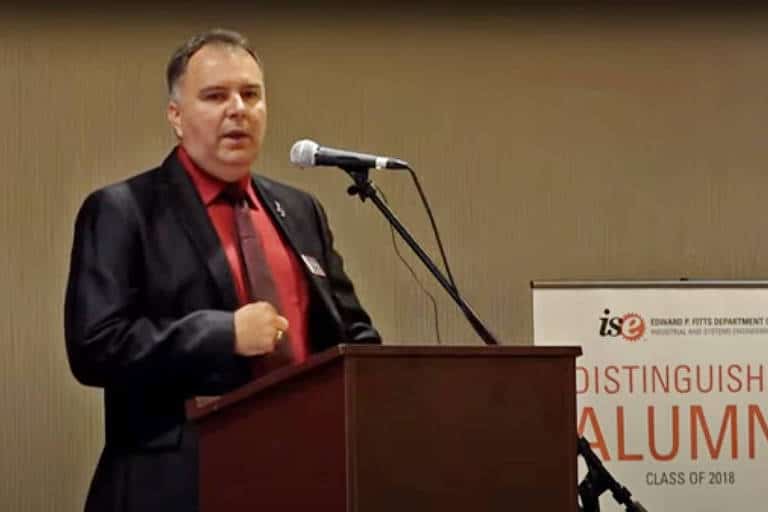 Apple demite vice-presidente que fez comentário machista no TikTok ...