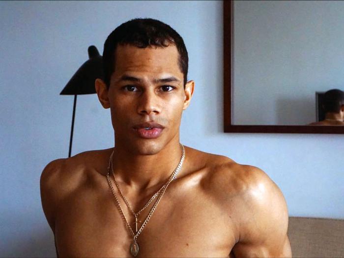 Ex-ator pornô se casa com bilionário 50 anos mais velho