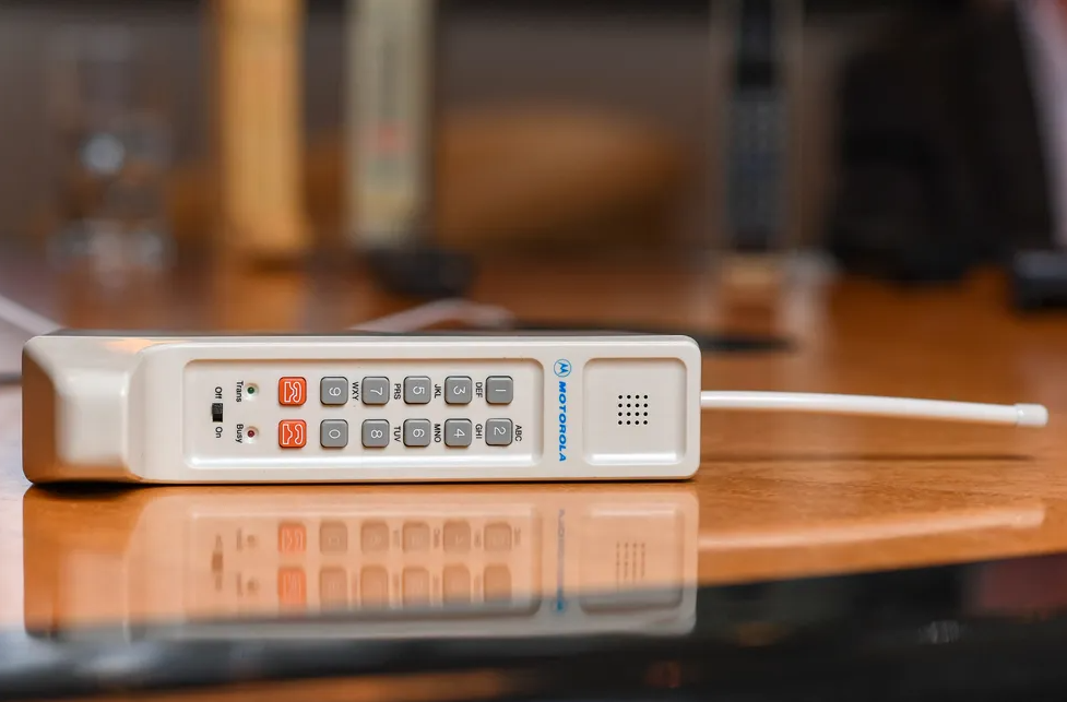 Primeira ligação de celular no famoso tijolão completa 50 anos