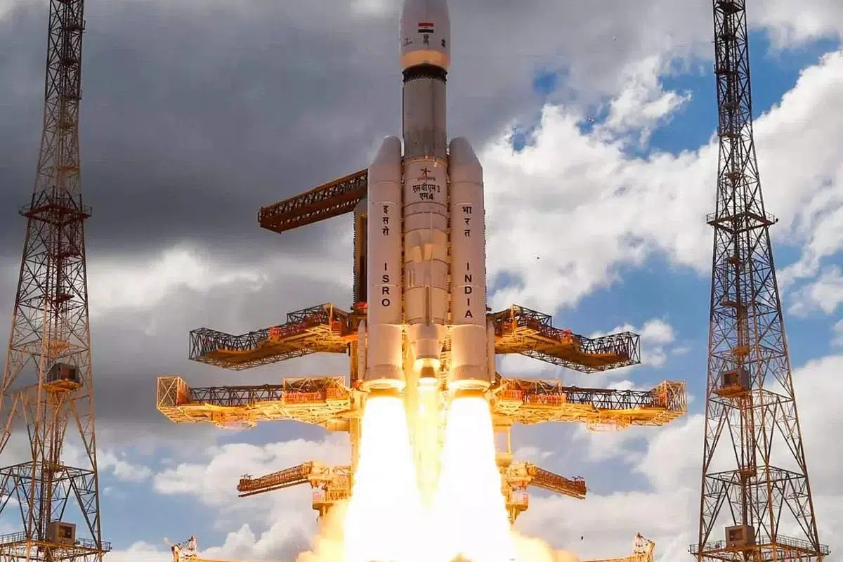 Índia faz história ao pousar na lua com sonda especial