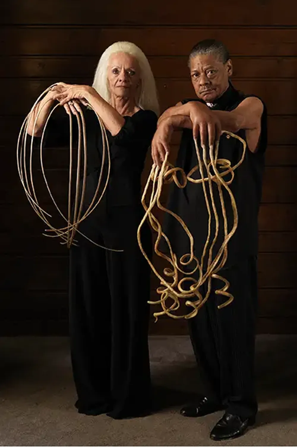 Veja como a recordista perdeu as unhas mais compridas do mundo