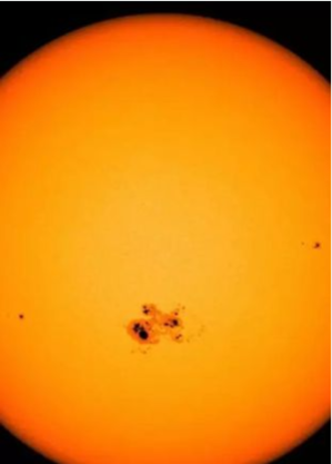 Nasa identifica mancha solar perigosa quatro vezes maior que a Terra