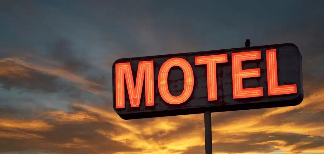 Como surgiu o motel no Brasil e como ele se popularizou?
