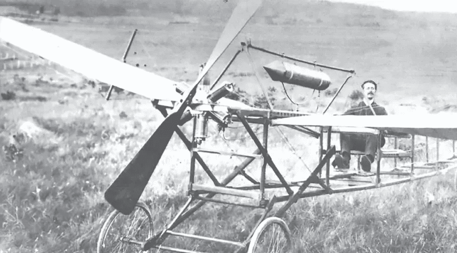 Primeiro voo da história do Brasil não foi feito por Santos-Dumont