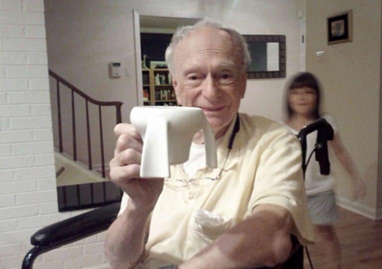 Conheça Lily Born, a criança que criou uma caneca para pessoas com ...